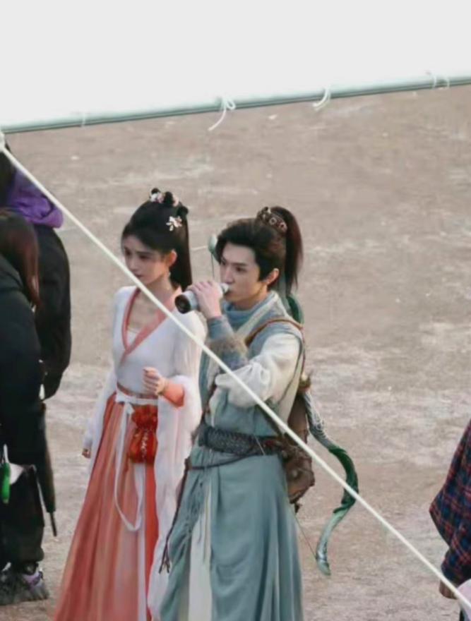 Legend of Sword and Fairy 4 starts filming, Ju Jingyi as Han Lingsha, and her partner Chen ...