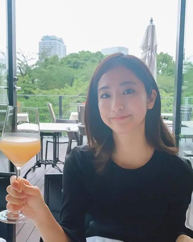 Top 10 Japanese beauty anchors!All white skin and beautiful long legs ...