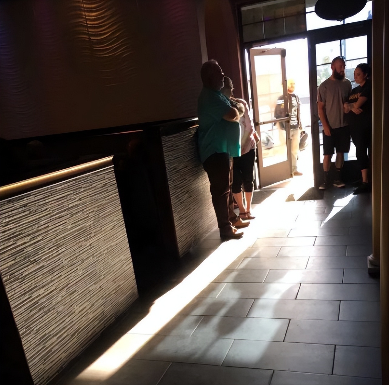 I work part-time in a Chinese restaurant in the United States, with a ...