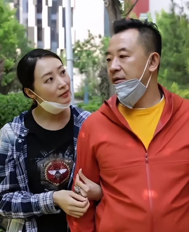 She is Cheng Cheng in "The Knockout", determined to marry the lonely ...