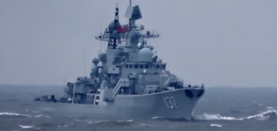The Fuzhou destroyer has a new look, the Russian missiles are gone, and ...