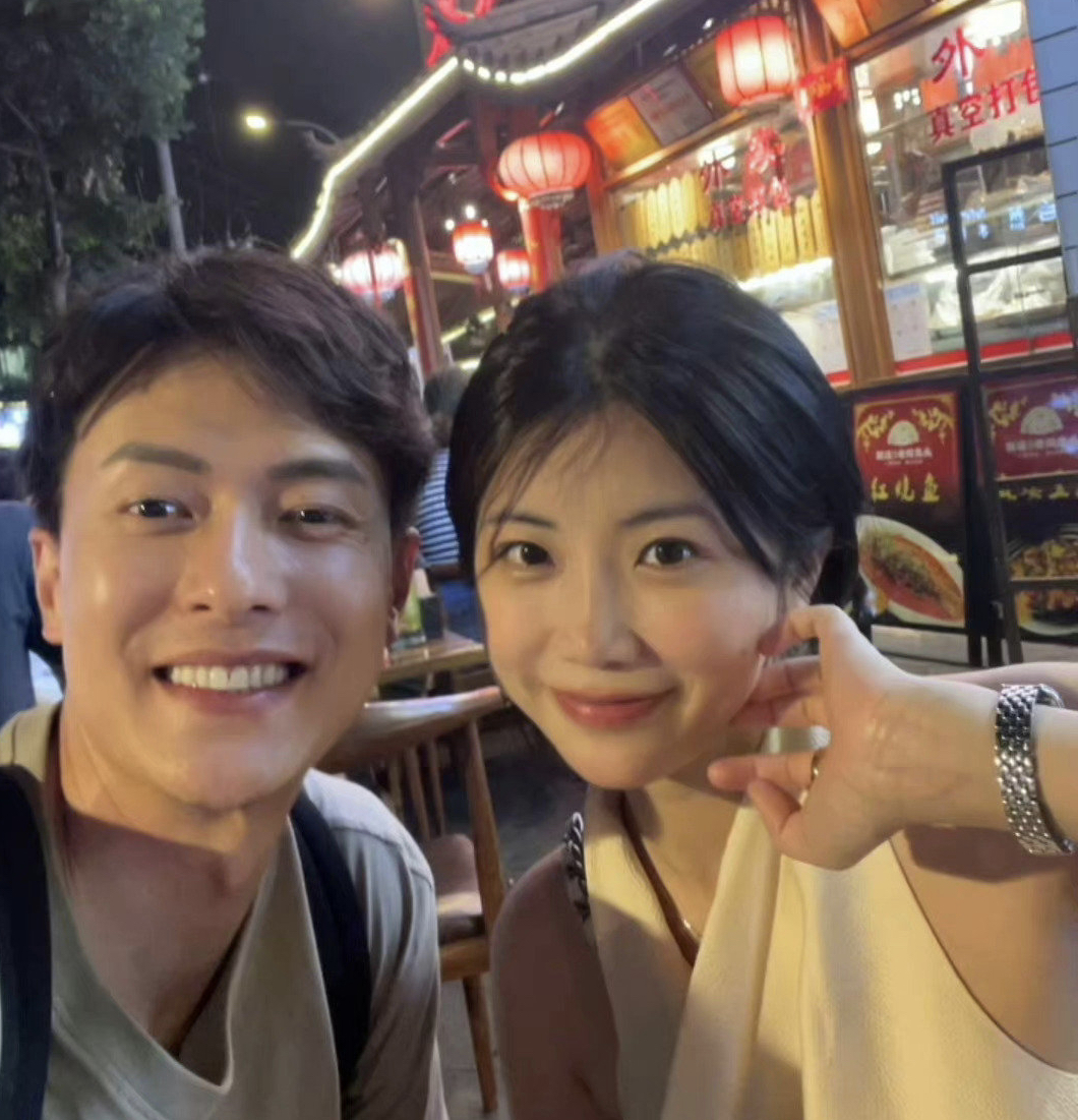 Lola celebrates Wang Nengneng's birthday, and Wang Nengneng receives a ...