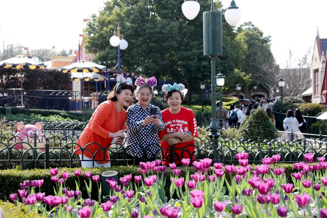 Shanghai Film Actors Yan Yongxuan, Cui Yueming, and Wu Jing recently ...