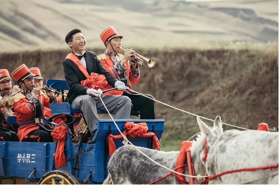 "Donkey Gets Water", Principal Sun cut Yiman's petals and bowed his ...