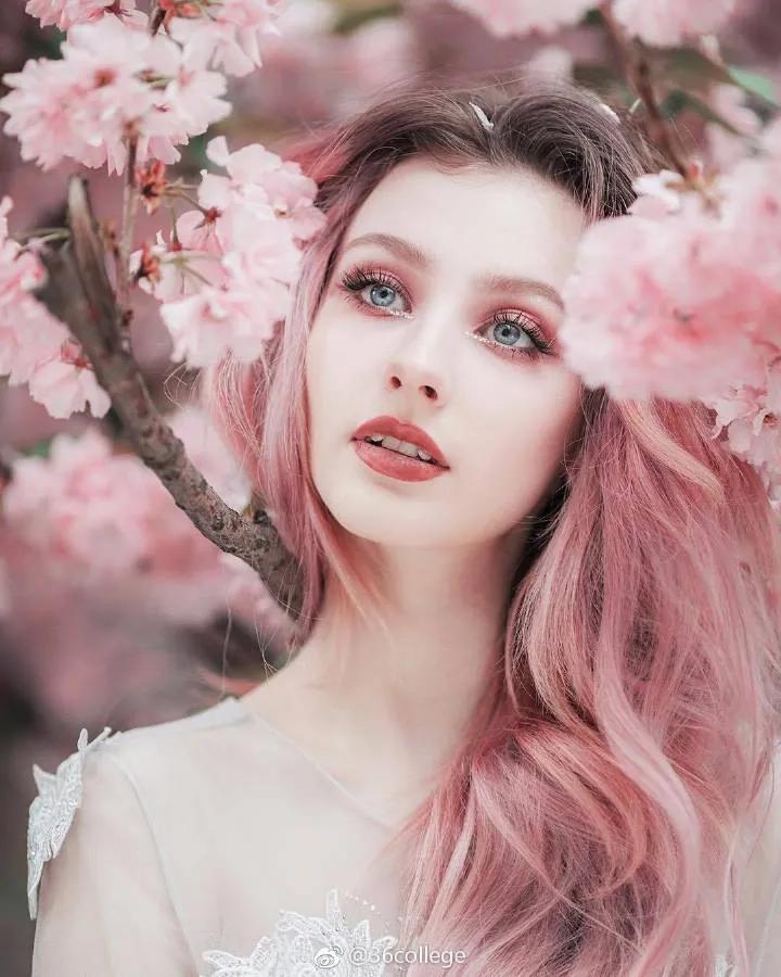 The human face is still smiling in the spring breeze - iNEWS