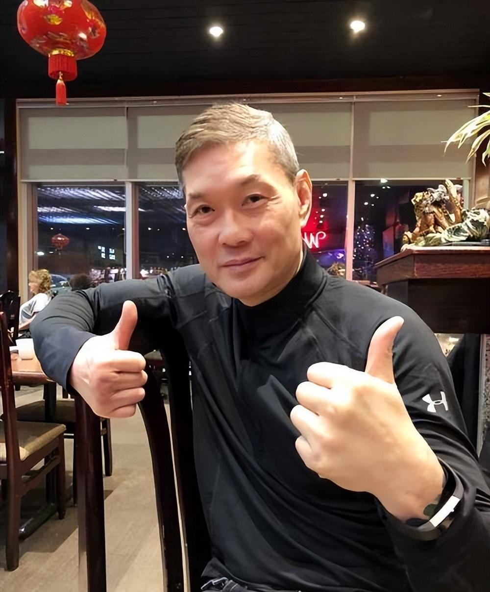 65-year-old Billy Zhou shares body photos! The six-pack abs are very ...