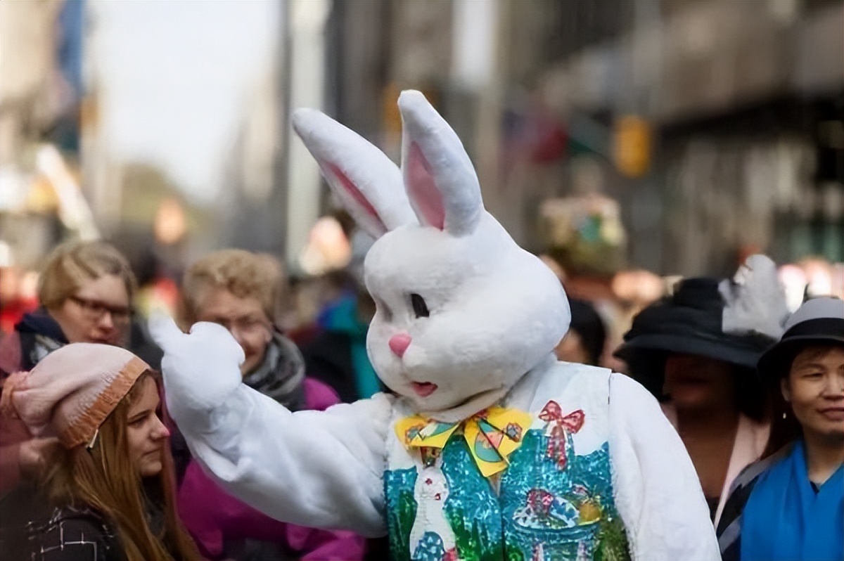 America "Get Out"?British parade?Easter customs in Europe and the ...