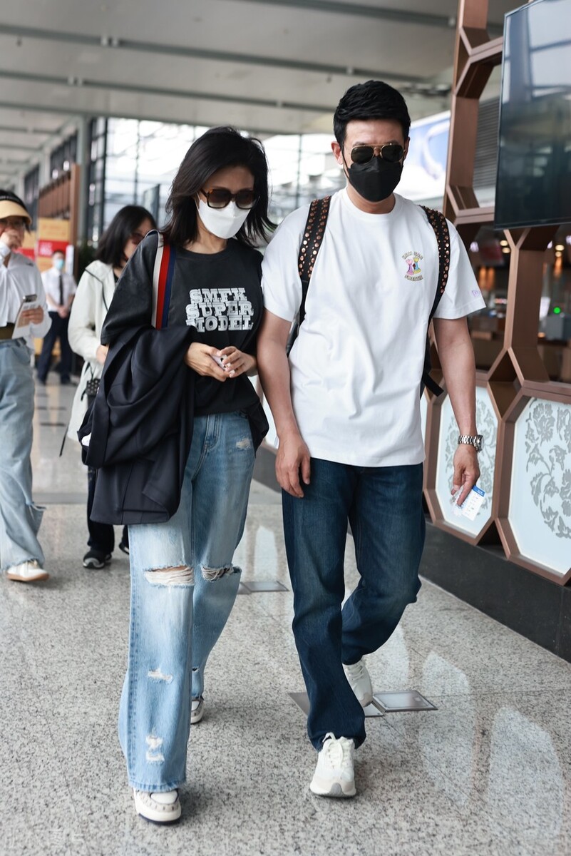 Lu Yi Bao Lei Enai appeared at the airport - iMedia