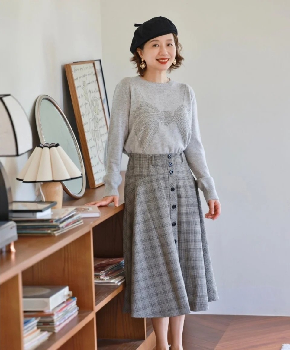 These are the most suitable fashion items for women over 40. The ...