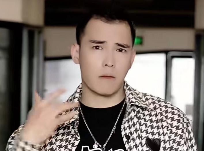 Cecilia Cheung's younger brother makes a low-key comeback!Strong and ...