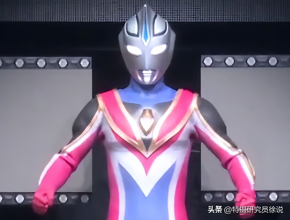 Here comes Ultraman Gaia's super supreme form, absorbing the power of ...