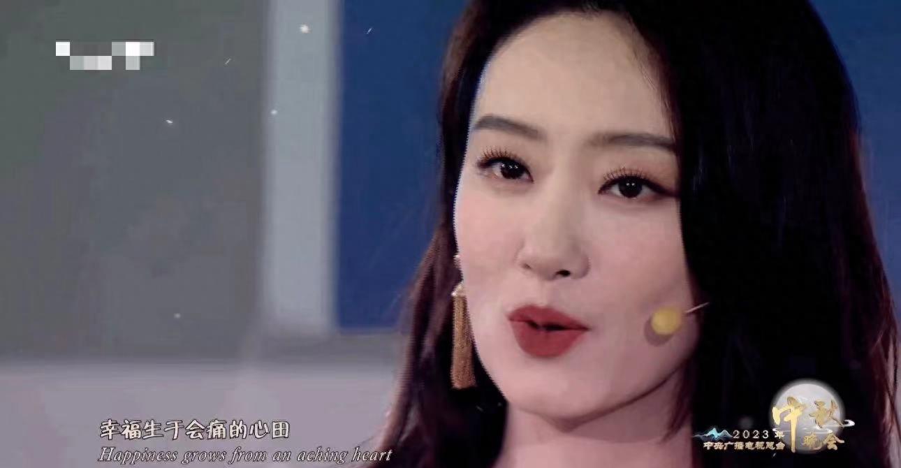 The female stars at the CCTV Mid-Autumn Festival Gala are stunning! Yang Mi's cheongsam is ...
