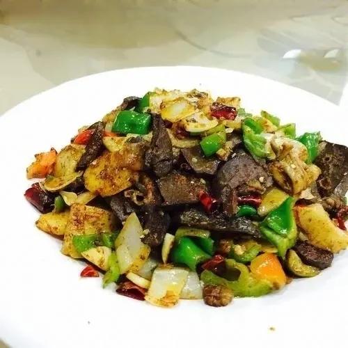 Xinjiang specialties...stir-fried black and white lungs - iNEWS