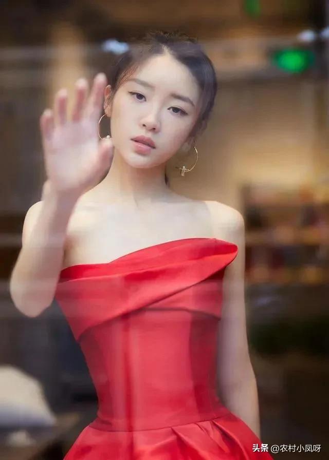 Share pictures - Zhang Yue, Goddess of Charm - iNEWS