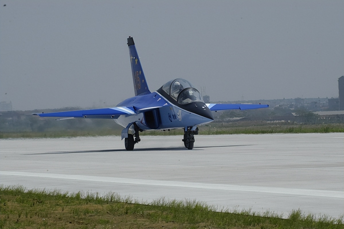 Chinese Equipment Journal——L15 Falcon Advanced Trainer - iMedia