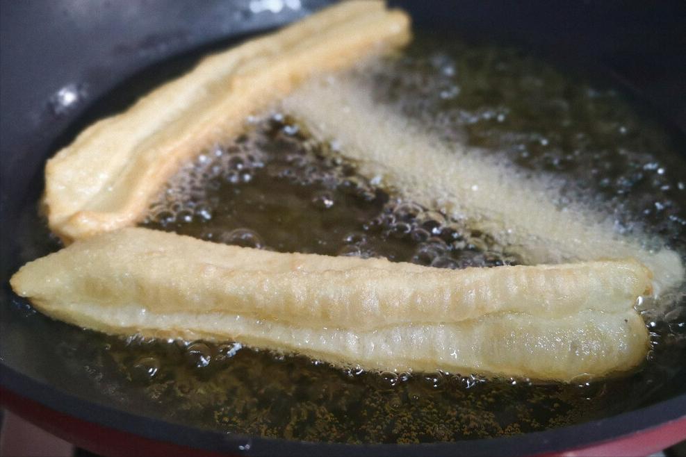Fried fritters, no baking soda or baking powder, they are fluffy and ...
