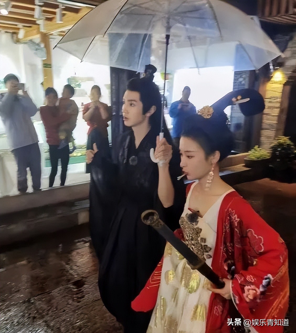 Wang Baoqiang premiered Duan Yu, and Nazha was in the same frame with a ...