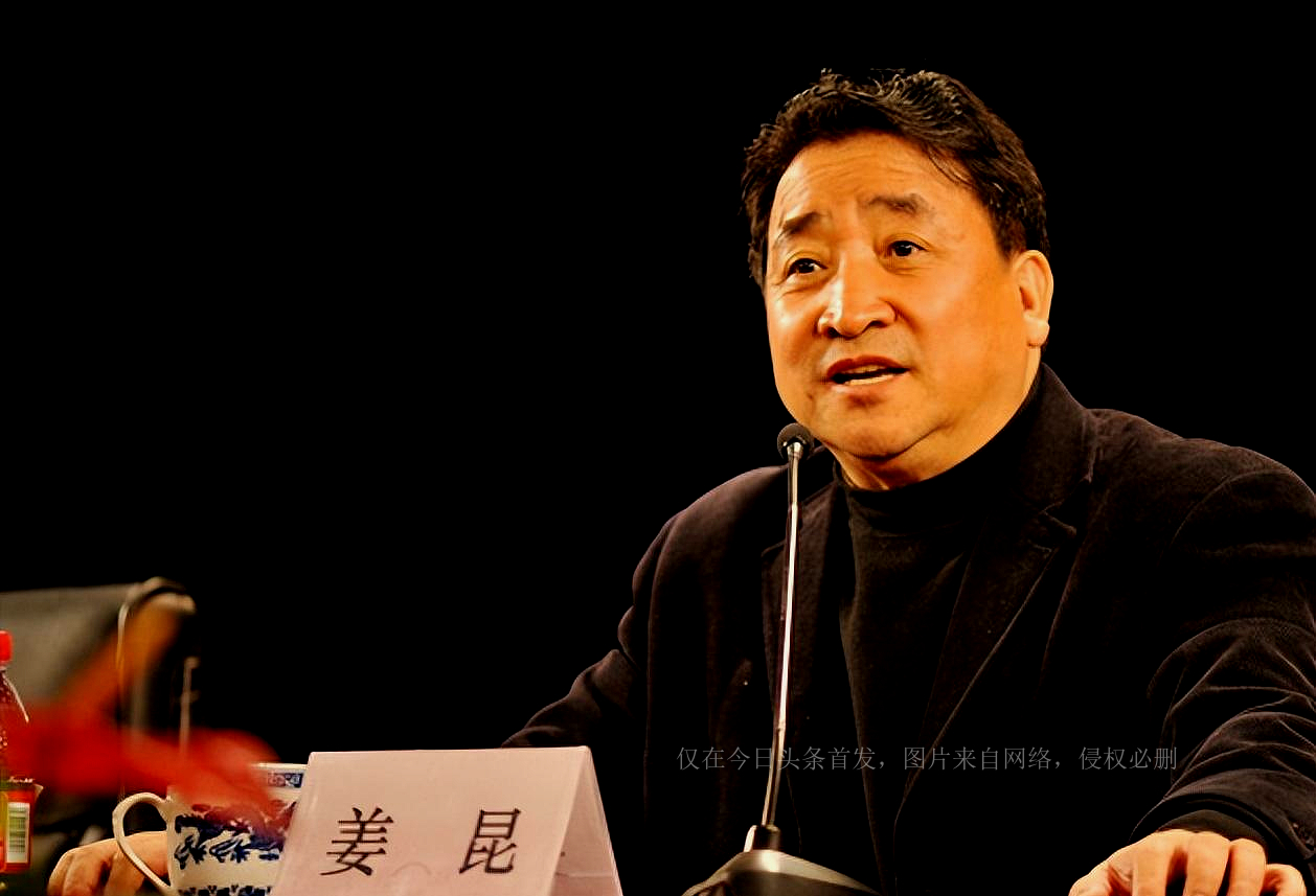 72-year-old Jiang Kun recorded a promotional video for a brand of wine ...