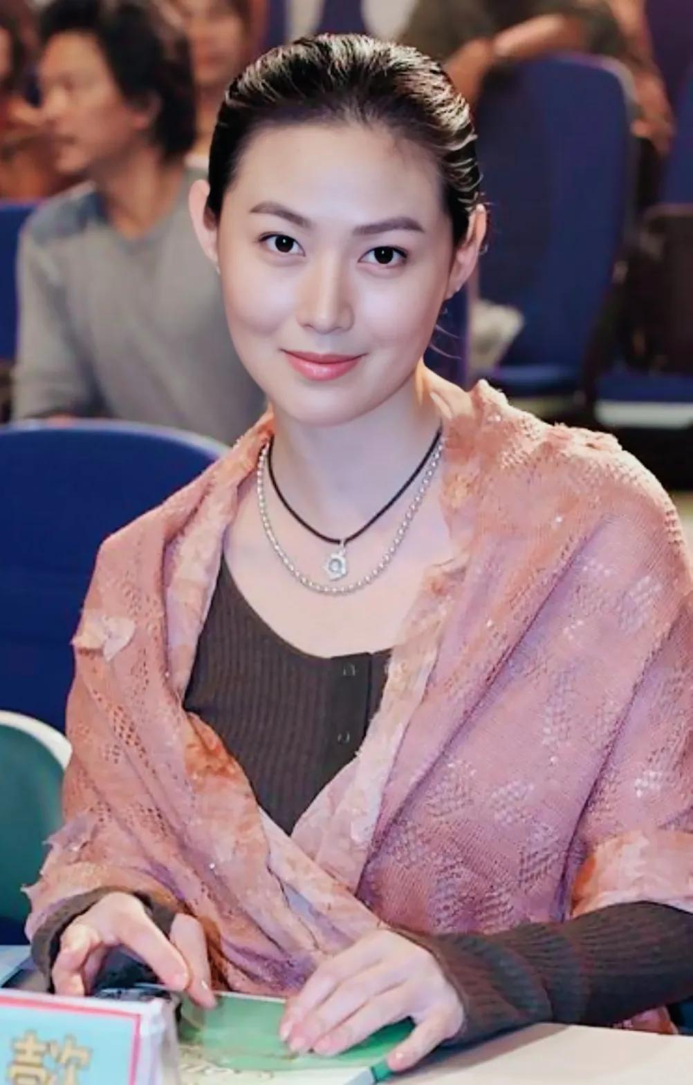 The most beautiful "Pan Jinlian" Wang Siyi - iNEWS