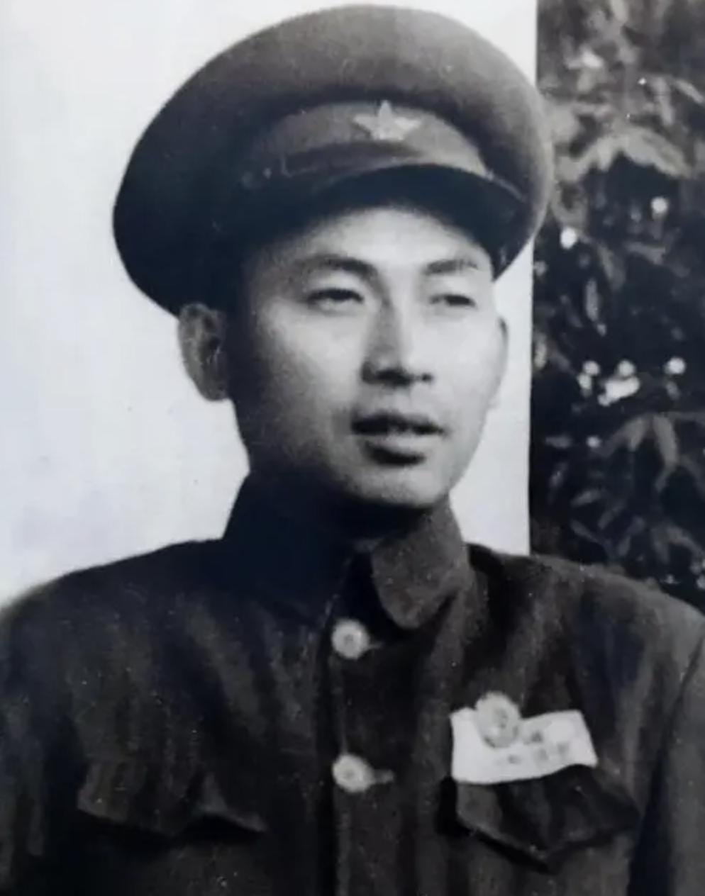 In 1940, Lin Biao took the only formal photo in Moscow. Who is the ...