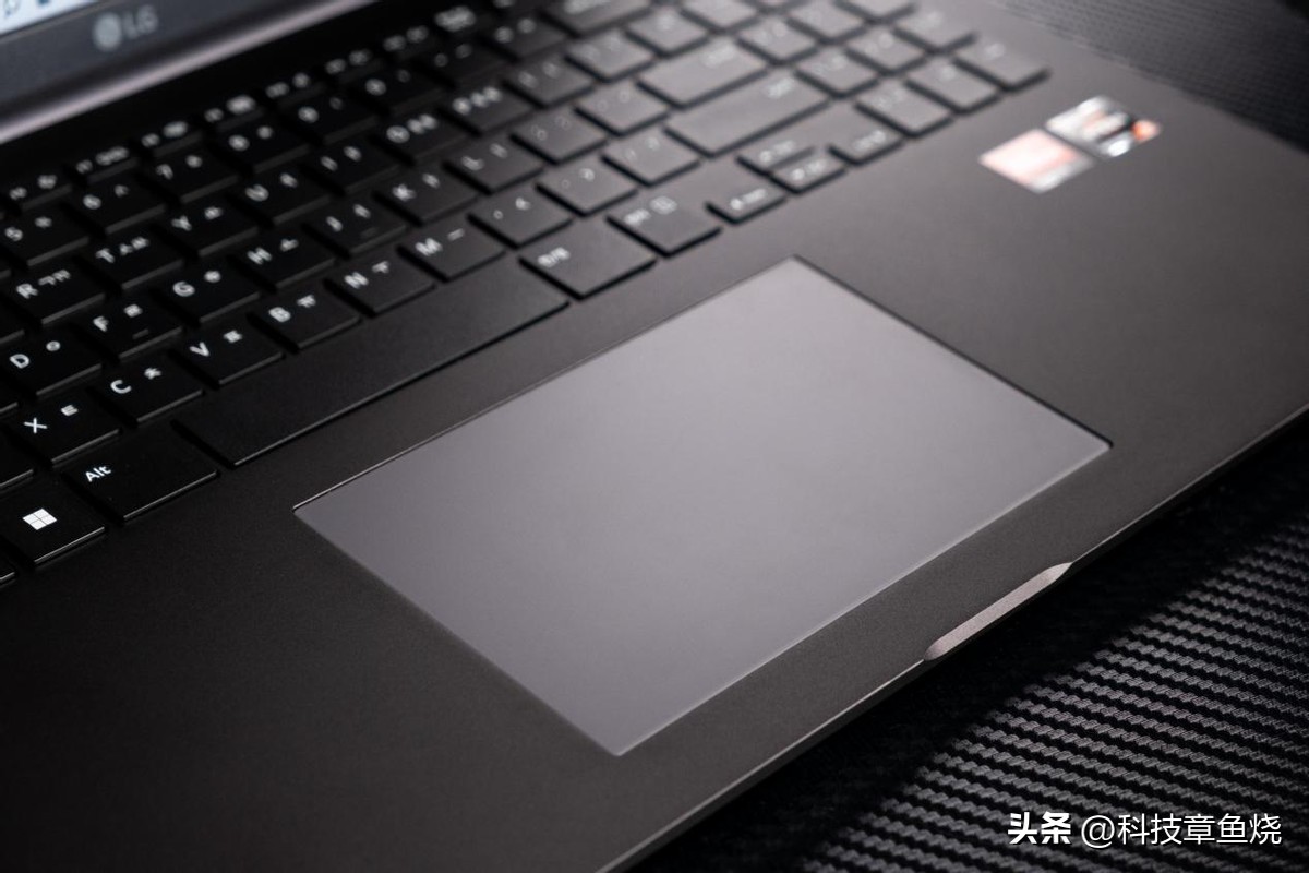 LG Ultra PC Notebook Experience: Quiet, Elegance - iNEWS