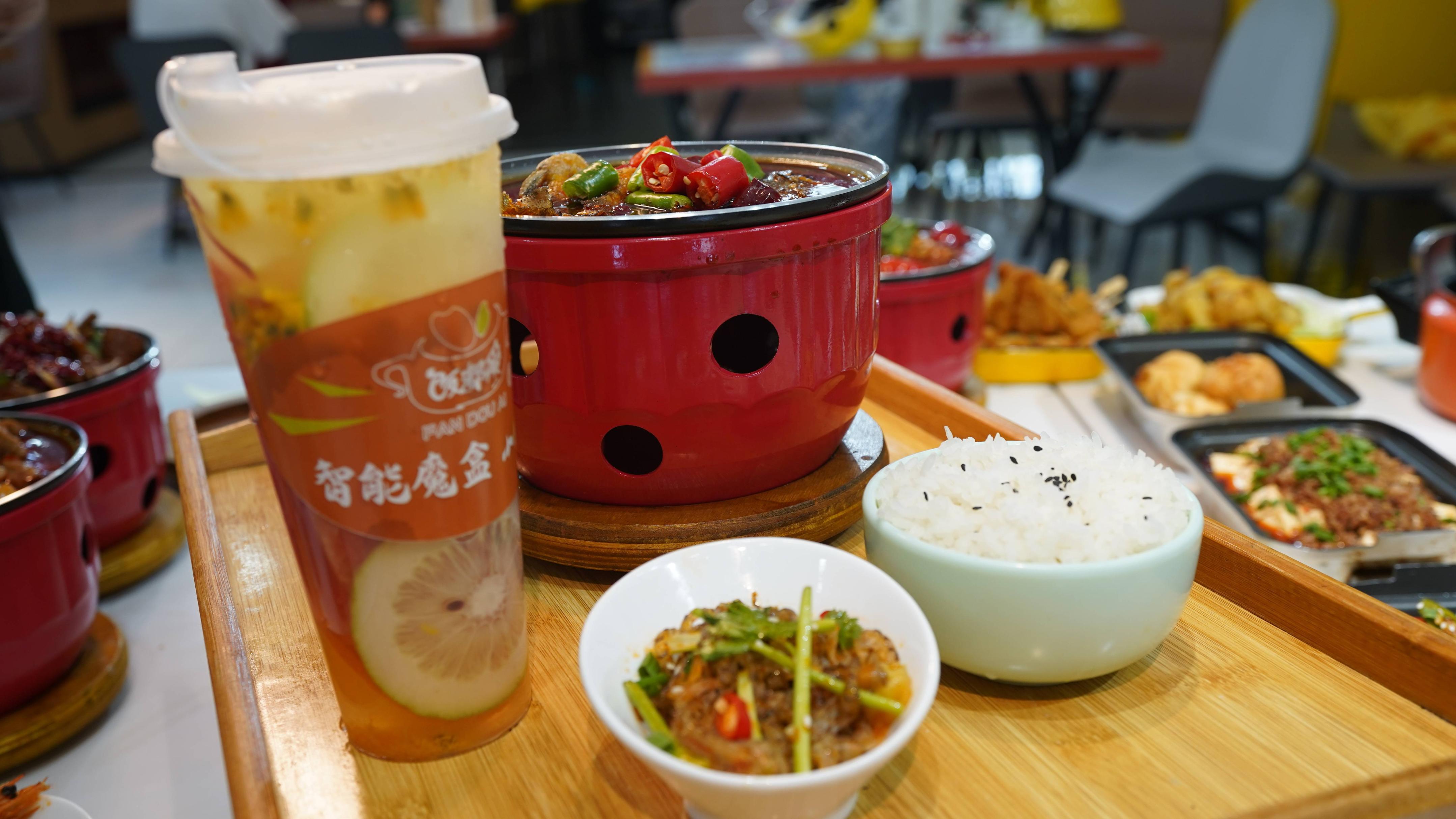 Why not enjoy the deliciousness that the food itself brings to Zhu ...