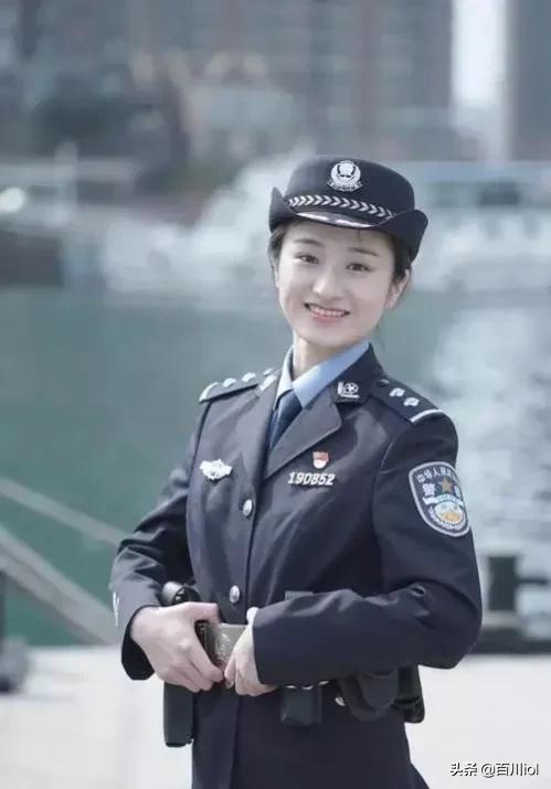 The most beautiful police flower!!!belongs to their peerless elegance ...