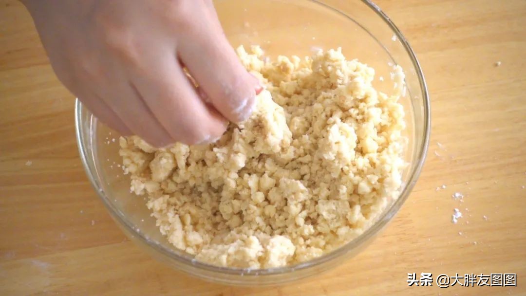 These ugly-looking snacks are so crispy they become soft in one bite ...