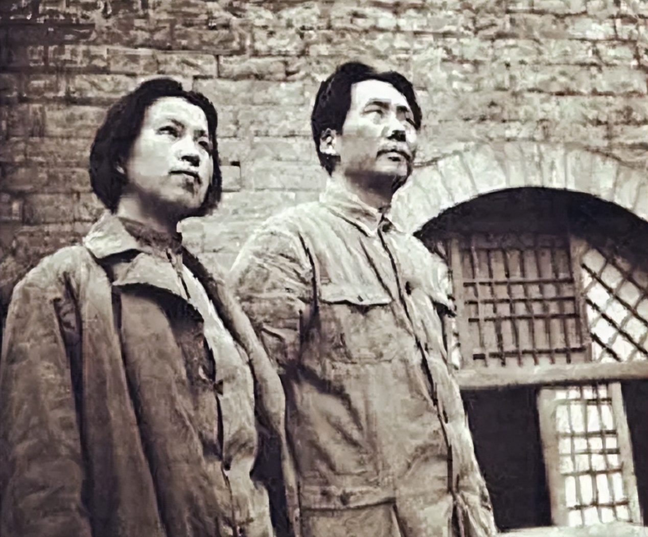 In 1948, He Zizhen wanted to go to Beijing after returning to China ...