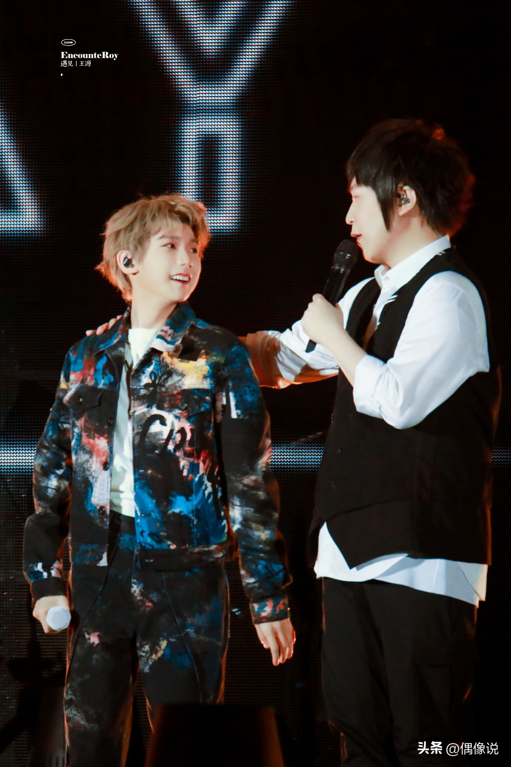 Wang Yuan sang "If We Never Met" at the Mayday Bird's Nest Concert, and ...