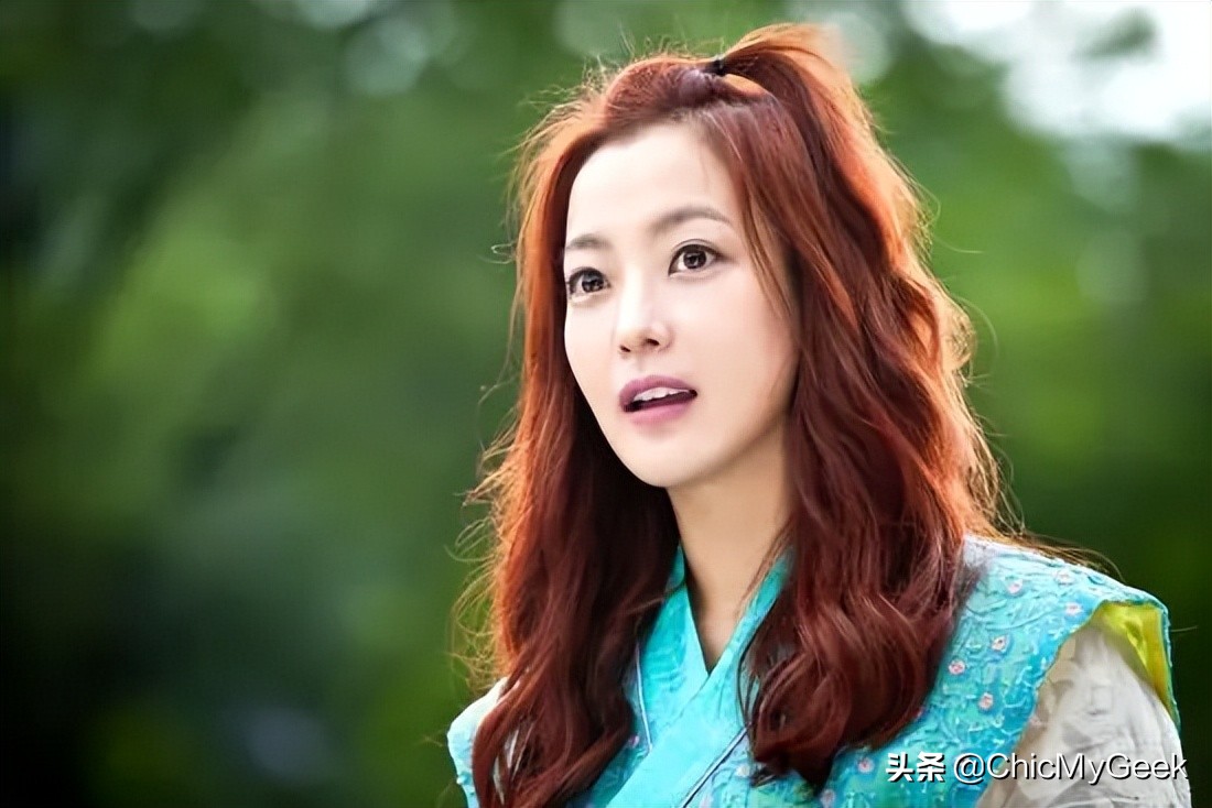 44-year-old Kim Hee-sun returns with short pink hair, and the first ...