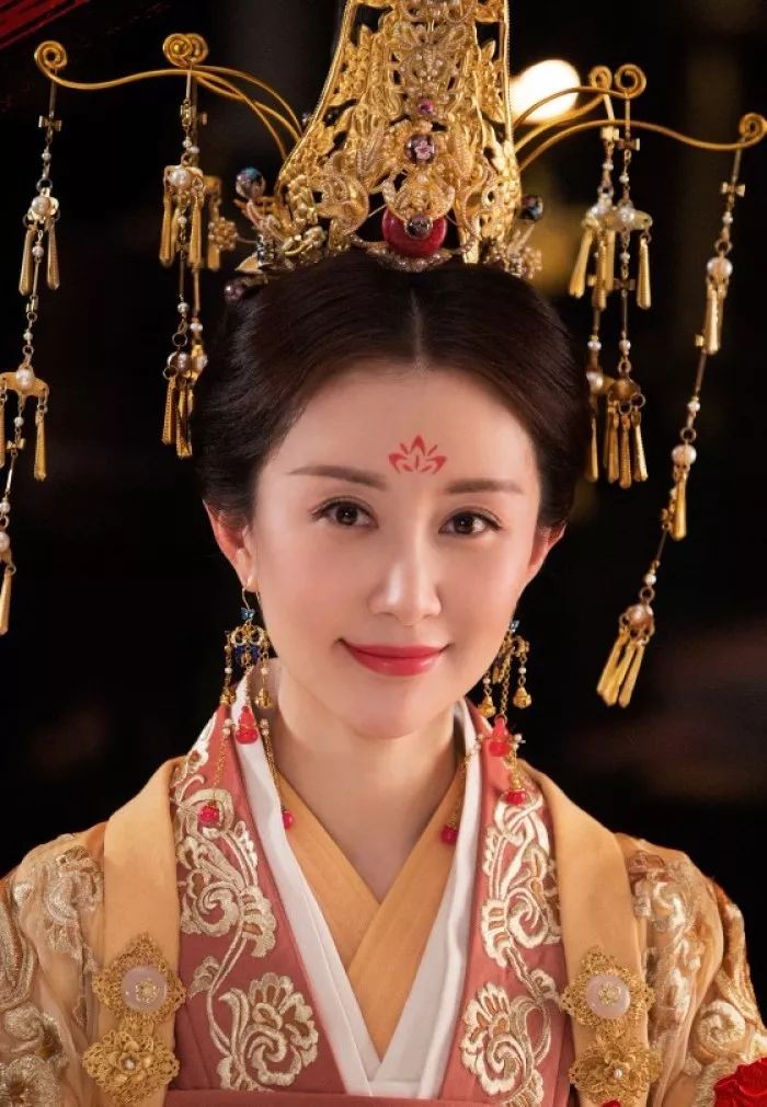The eldest grandson, the woman behind Li Shimin, known as the Empress ...