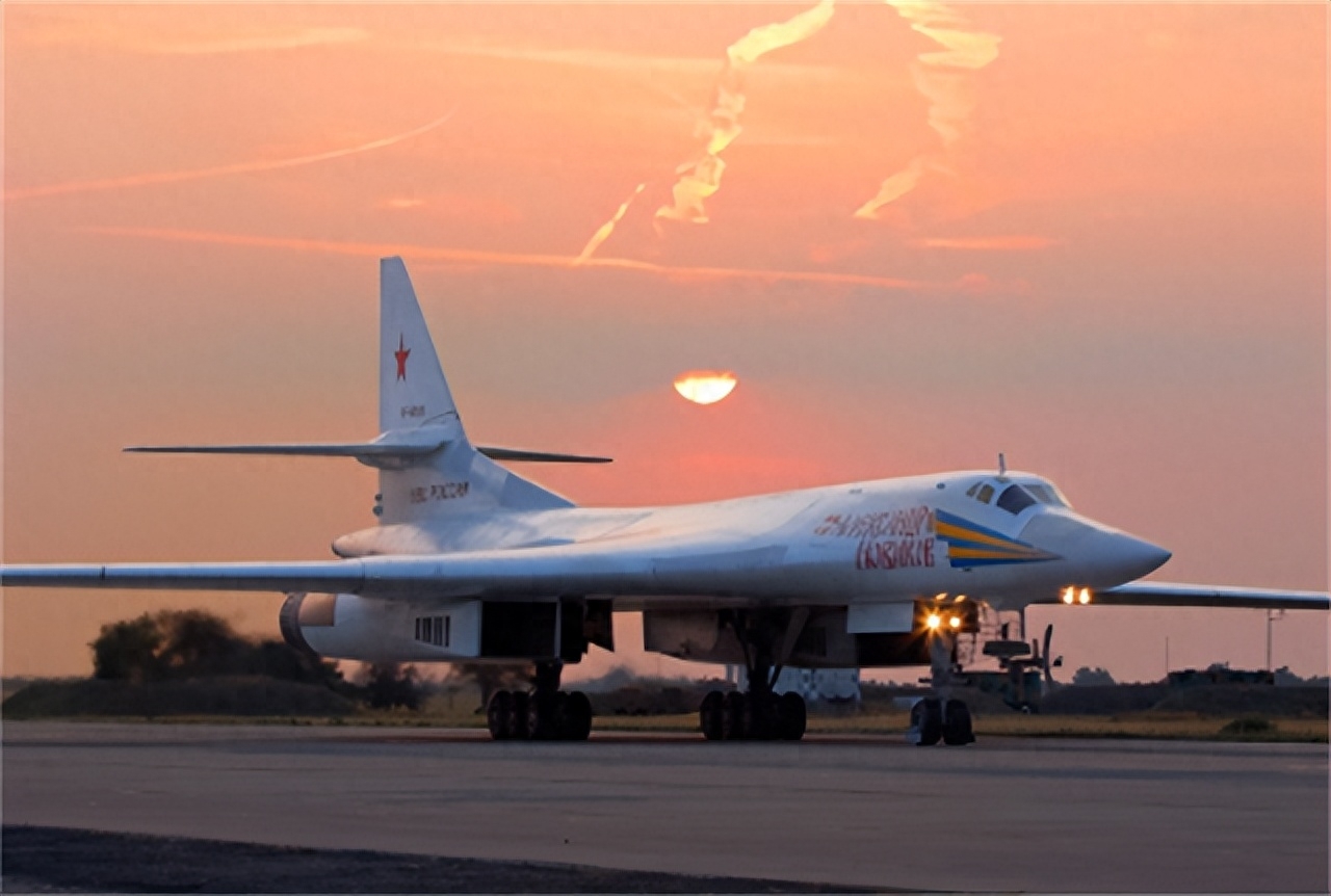 Russia's latest Tu-160 combat bomber is deployed across Heilongjiang ...