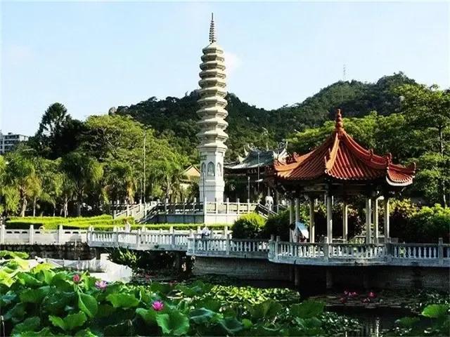 "Famous Temples in Southern Fujian" "Nanputuo Temple" / Zhu Jianfeng ...