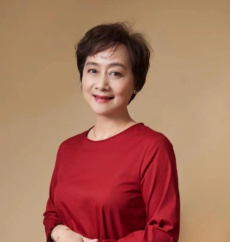 Acting Family: An Inspiring Legend of Actor Husband, Director Son, and ...