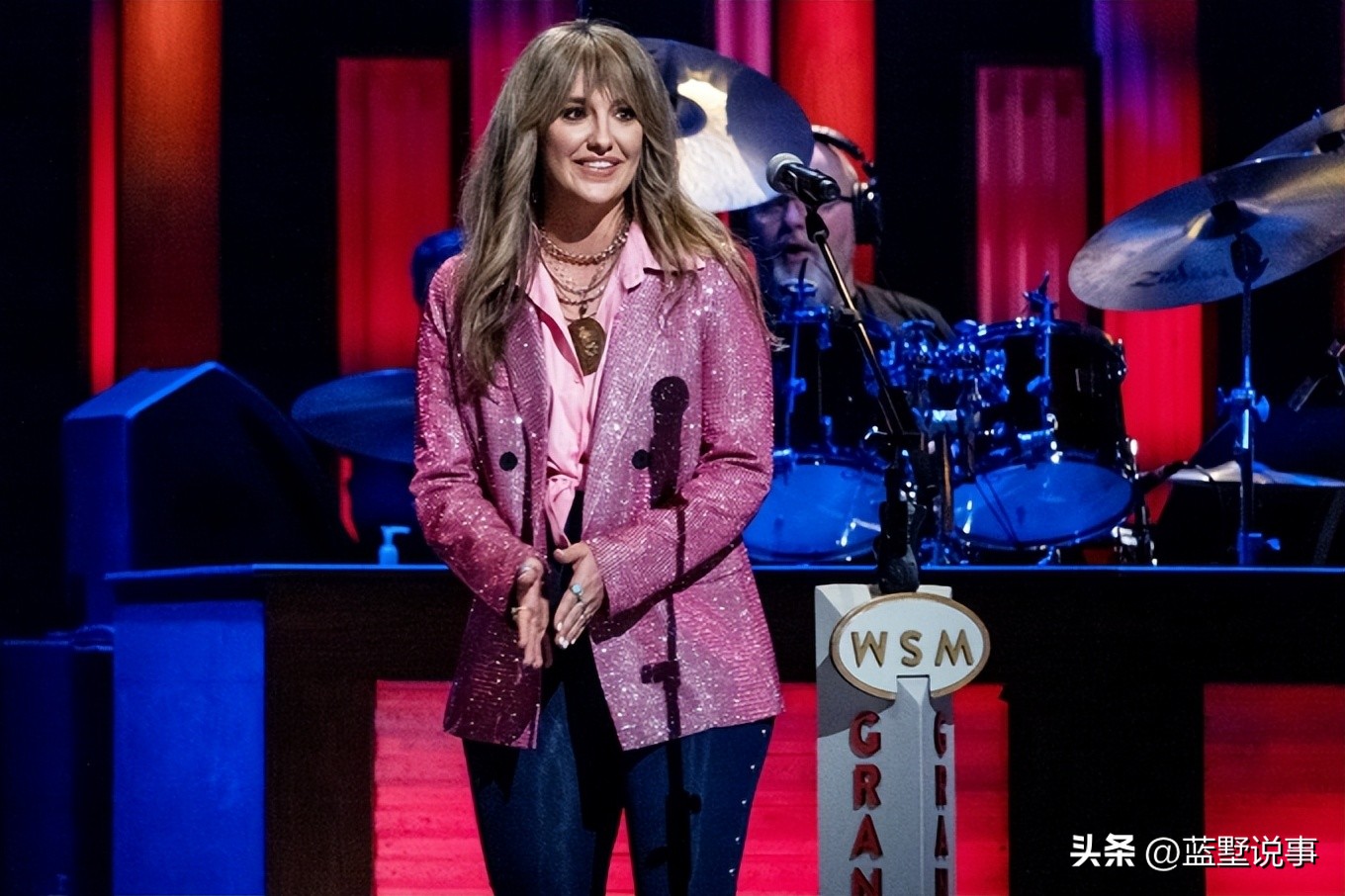 Beautiful country singer Leni Wilson, Americans love to sing her ...