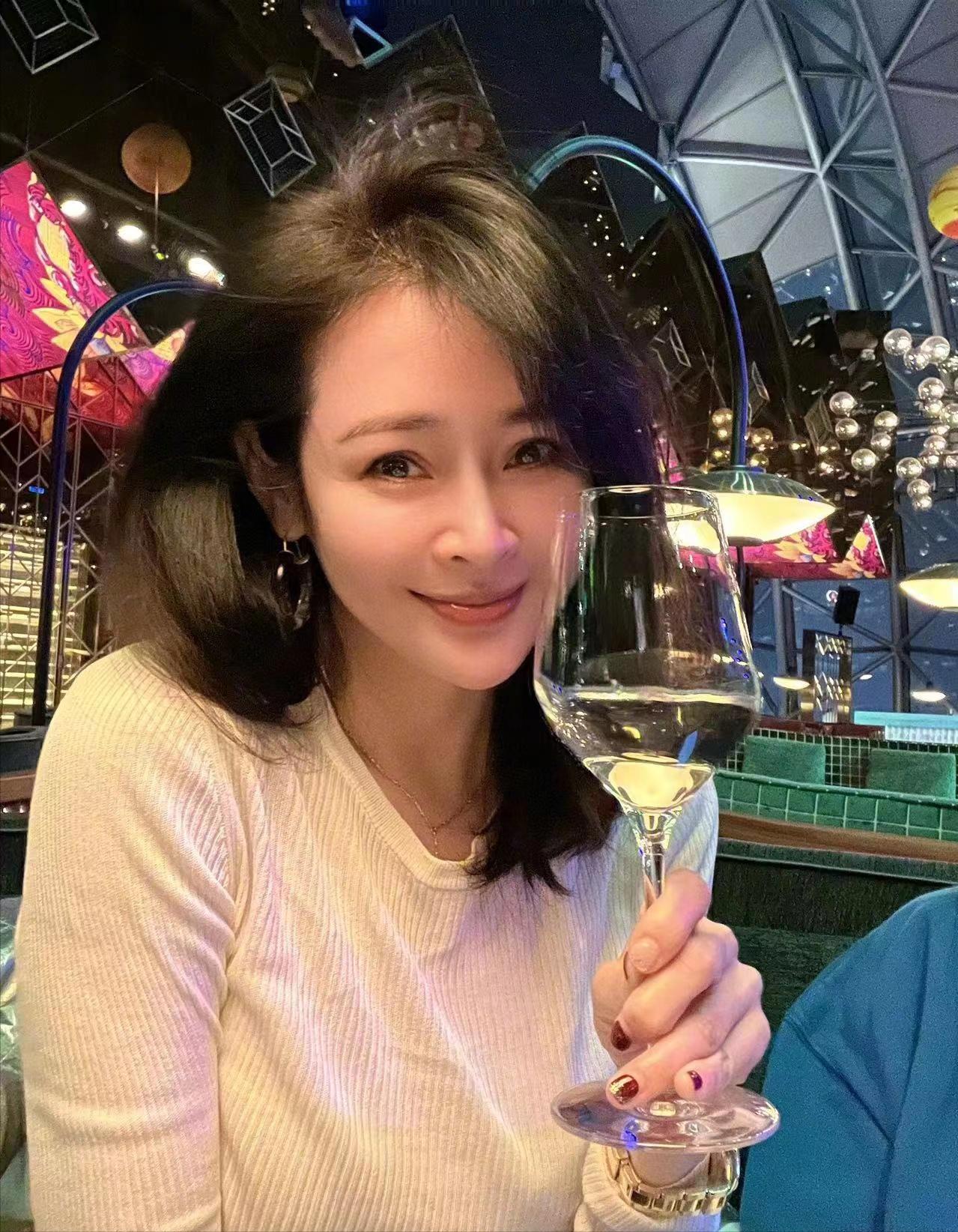 Yu Mingjia: Marrying an ordinary person on a blind date, never having ...