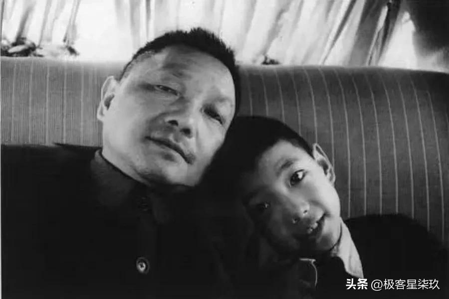 The people in the photo are Deng Xiaoping and his son Deng Zhifang - iMedia