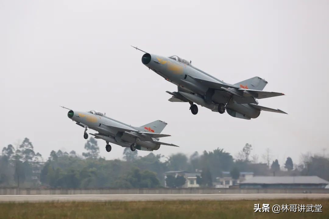 J-7, which is accelerating its retirement - iNEWS