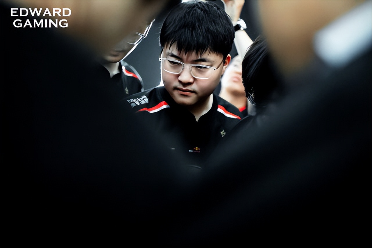 EDG季後賽關鍵戰！贏了WE才有可能進季後賽，壓力全在Uzi身上！ - 資訊咖