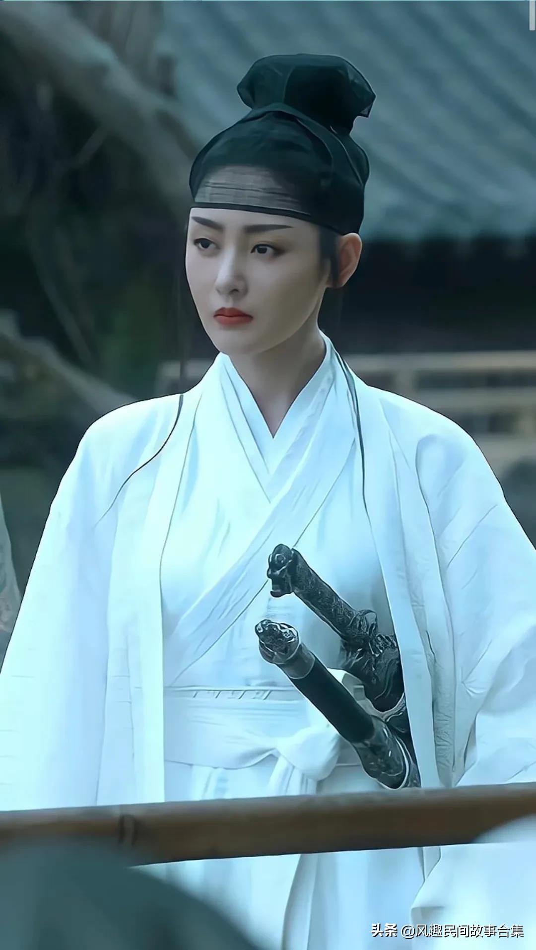 Zhang Tianai plays the role of Nangong Pushe, a knife in the snow, and ...