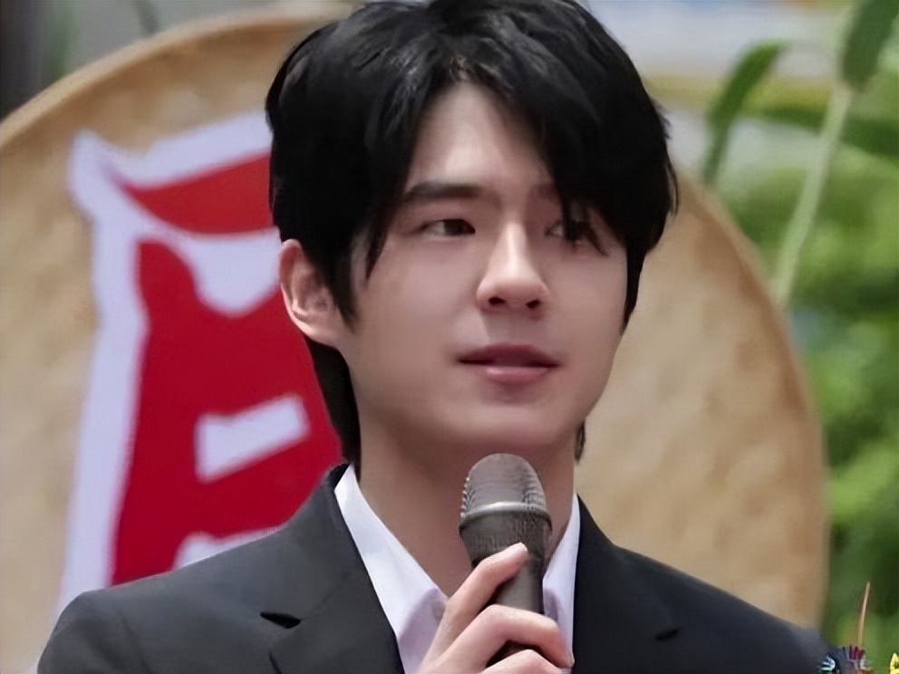 25-year-old Liu Haoran looks like Bao Beier with a wig and a thin face? This time, he became a ...