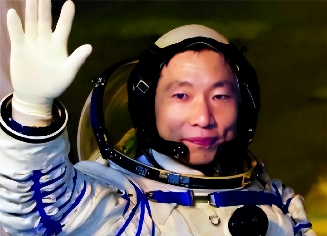 In 2003, Yang Liwei heard a "knock on the door" in space, and the ...
