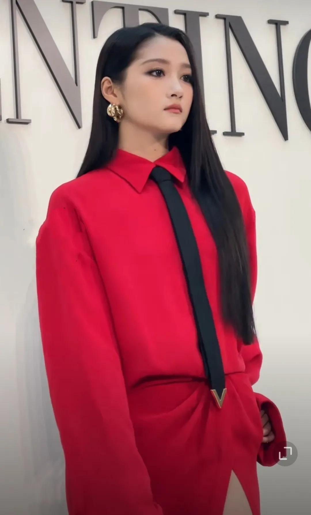 Open your eyes! Guan Xiaotong finally dressed so beautifully, Sun Li's appearance returned to ...