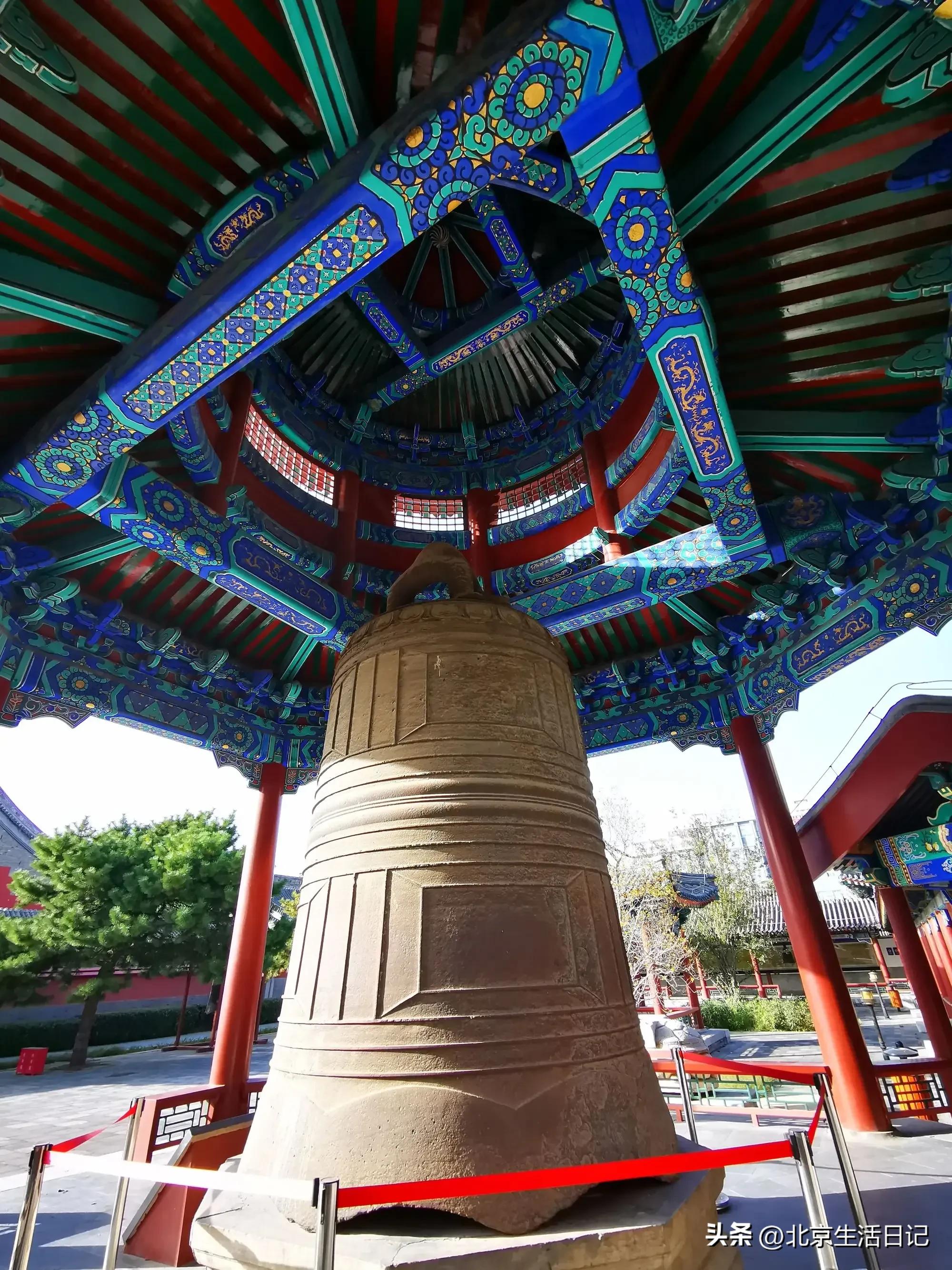 There is really a big bell in the Dazhong Temple in Beijing - iNEWS