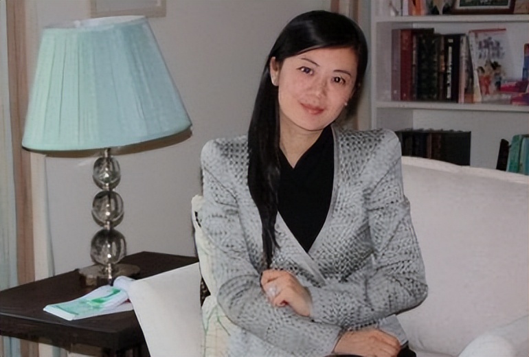 Former CCTV host Jiang Feng: After resigning, she married the British ...