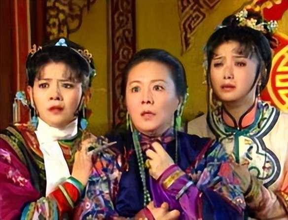 Look at "Crescent Moon Gege" Madame Yanji: There are three women who ...