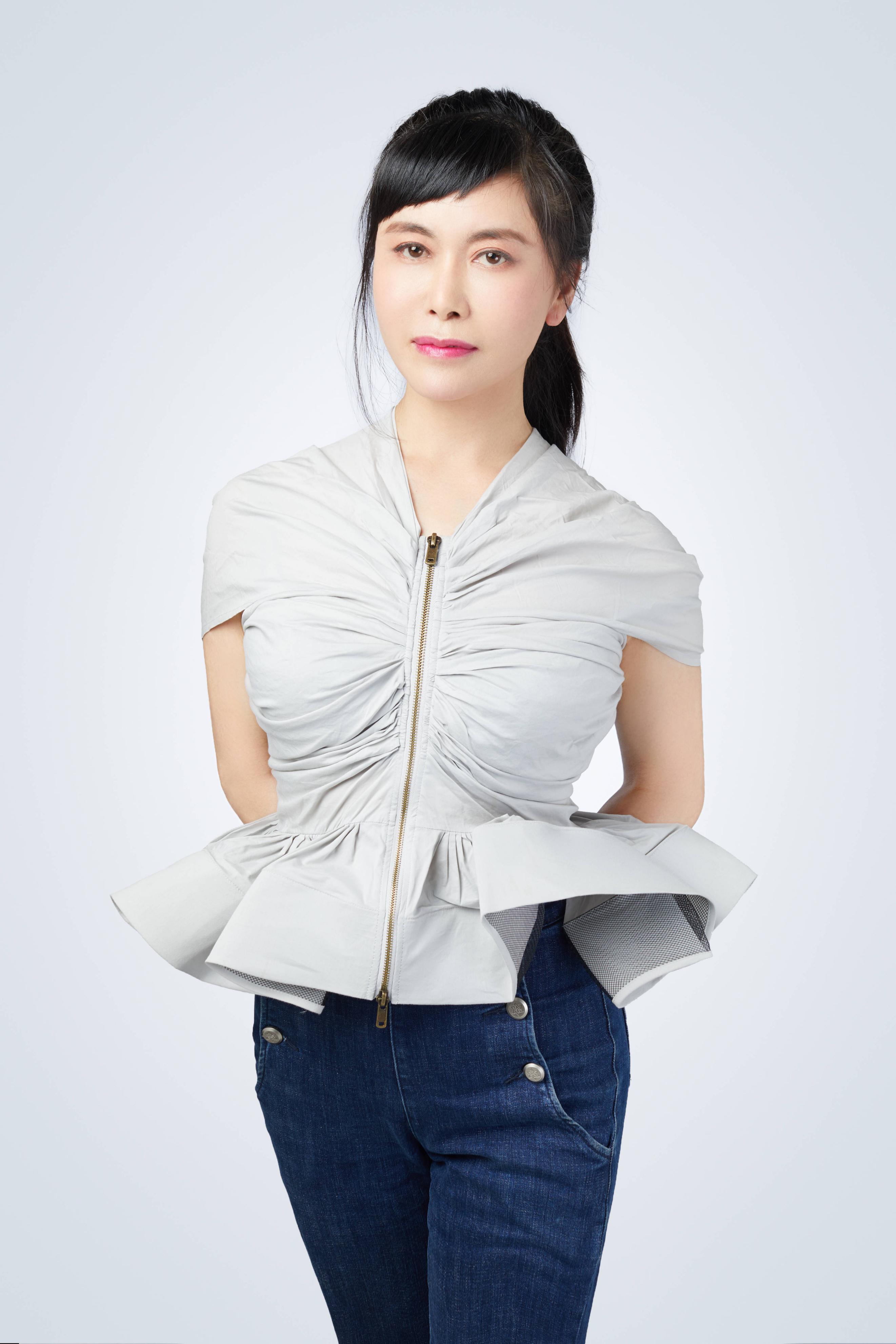 Chinese female singer Zhang Ying's debut single "Love You No Regret ...