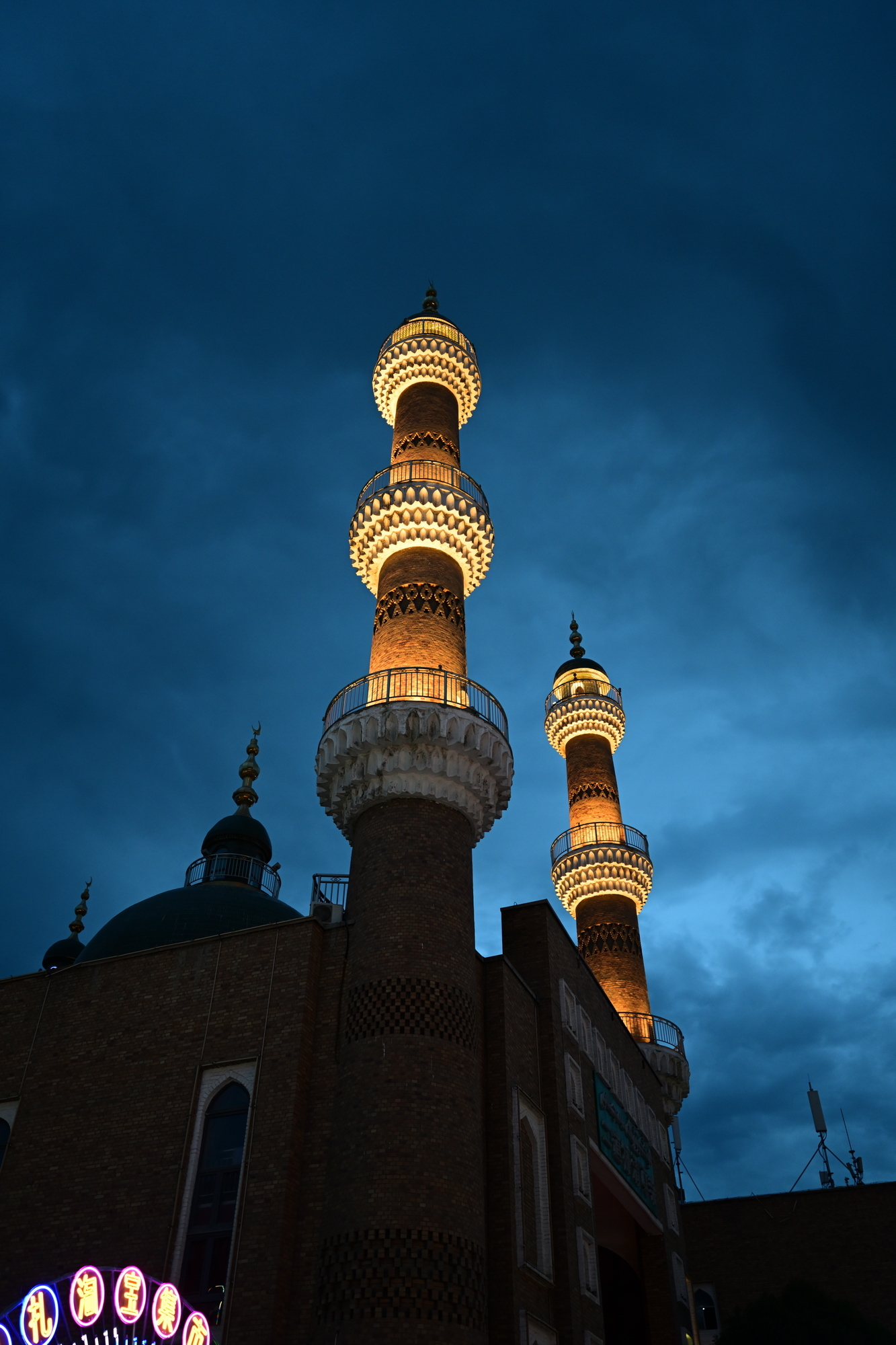 One camera and three mirrors for Xinjiang Nikon Zhong Sanyuan can be ...