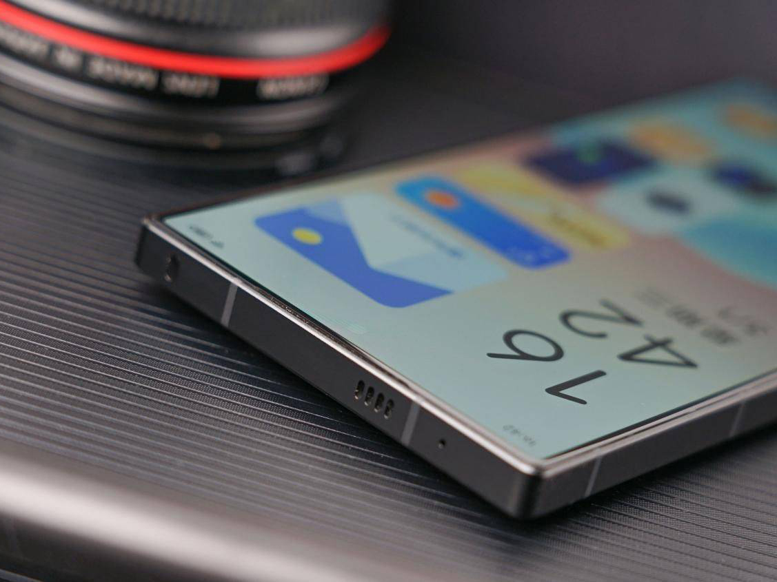 The highest appearance of smartphones + rear three main cameras ...